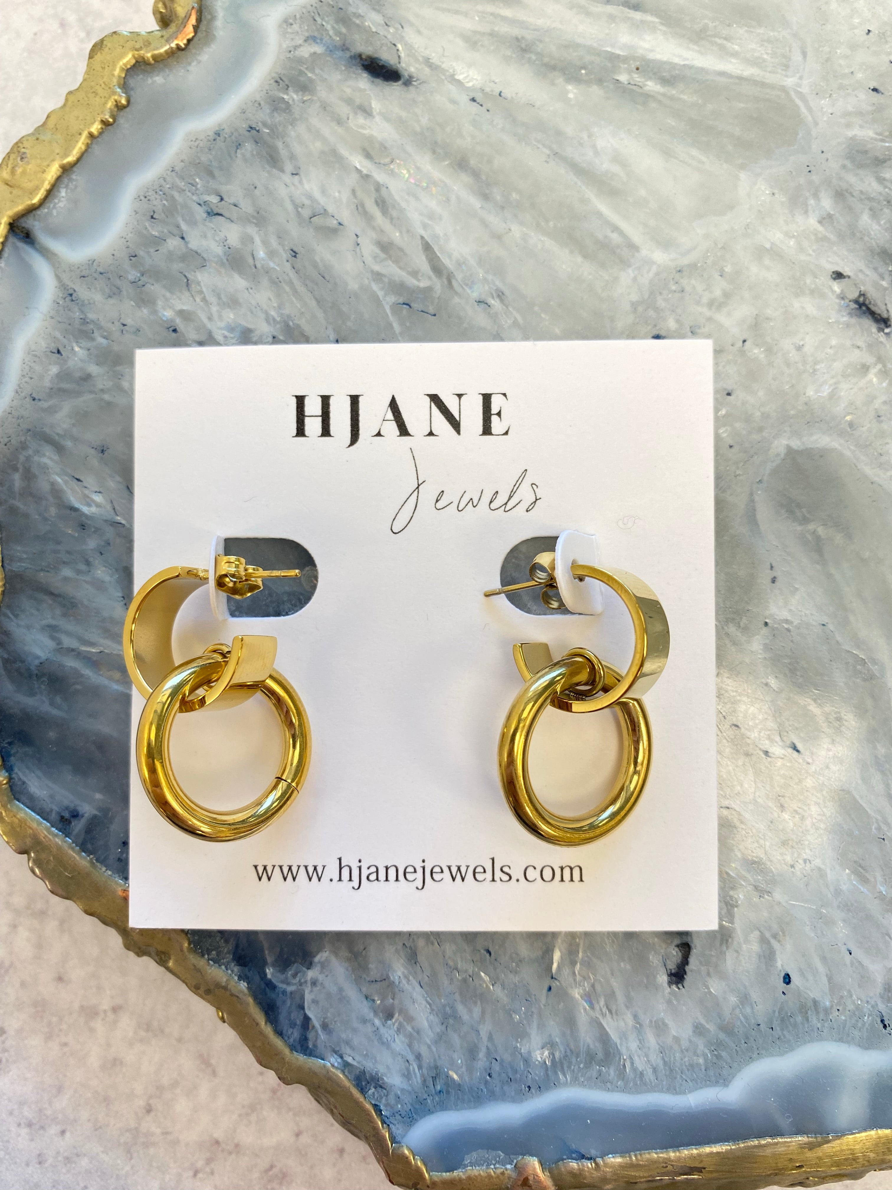 Hannah Hoops – Clothed In Armor